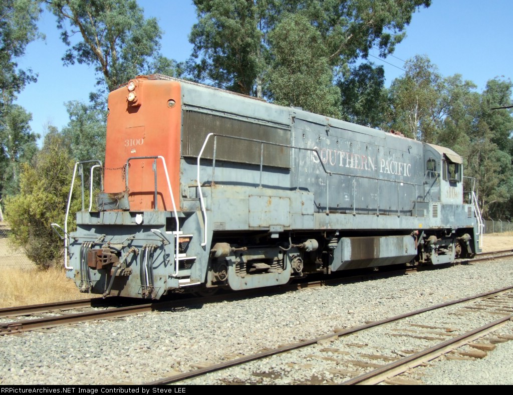 Long hood view of U25B, SP 3100,